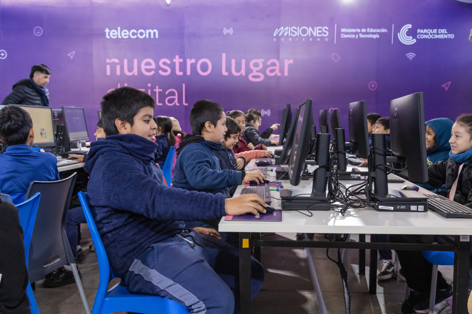 Telecom inaugura "Nuestro Lugar Digital" en Misiones, un espacio para ...